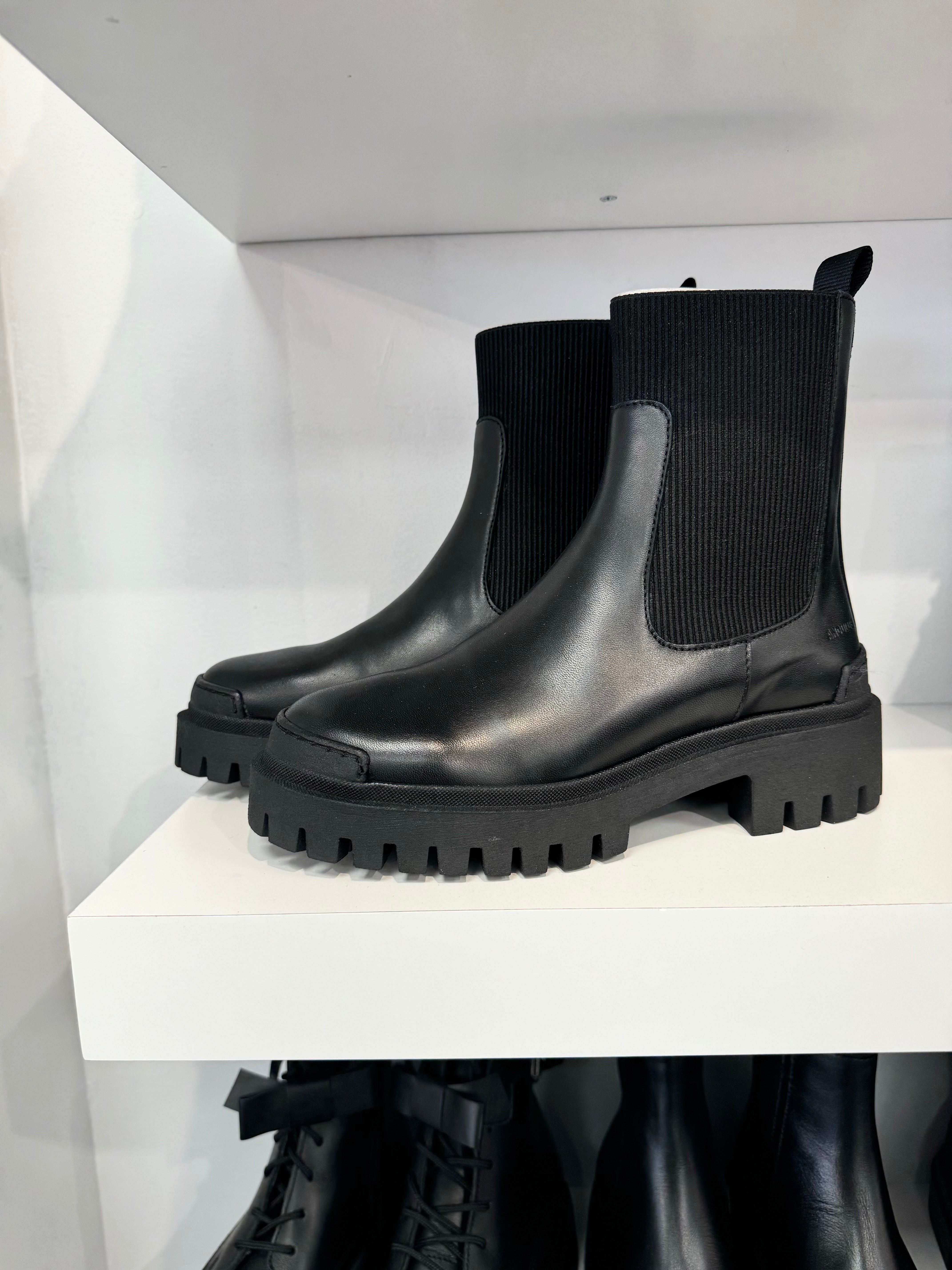 Browse Girls – Hal Shoes New Jersey